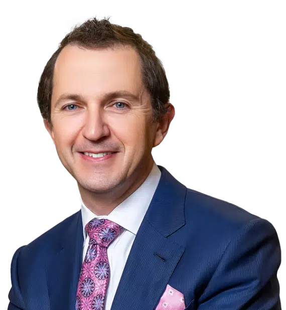 Caring for Eyelid Stitches and Incisions After Blepharoplasty